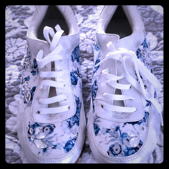 Yellow Box | Shoes | Beautiful Snickers | Poshmark